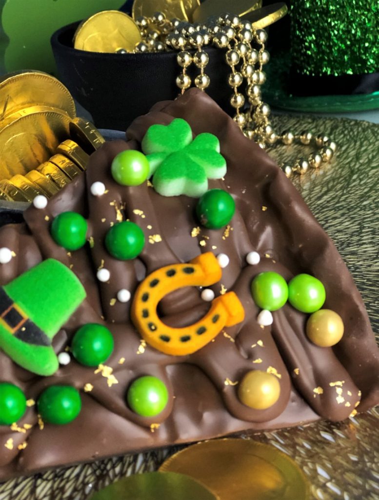 SLICE | POT OF GOLD IRISH TREAT WITH EDIBLE GOLD