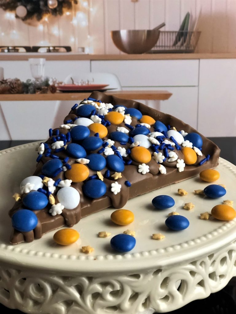 SLICE - Starry Night | blue, white chocolate candies & gold sugar stars